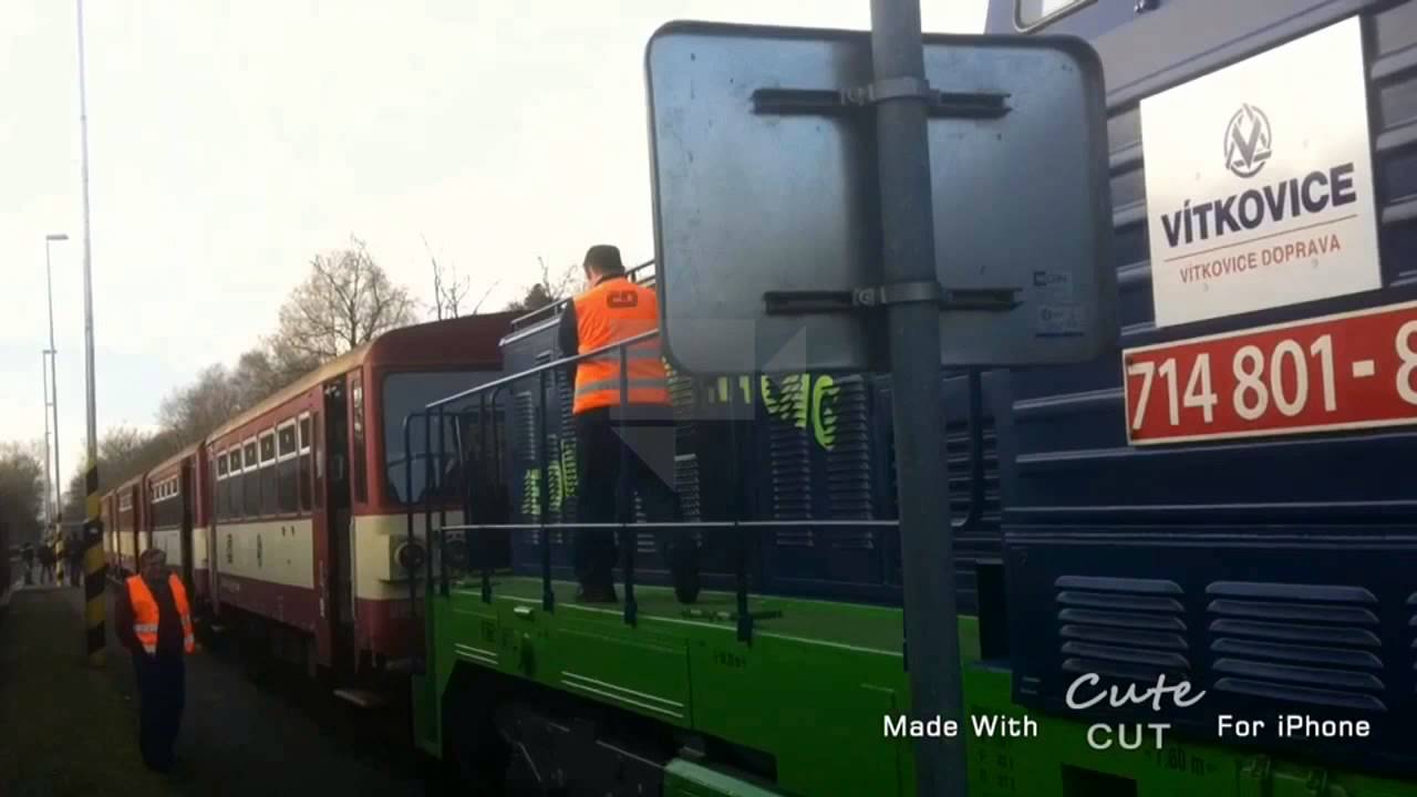 The first compressed natural gas locomotive - YouTube