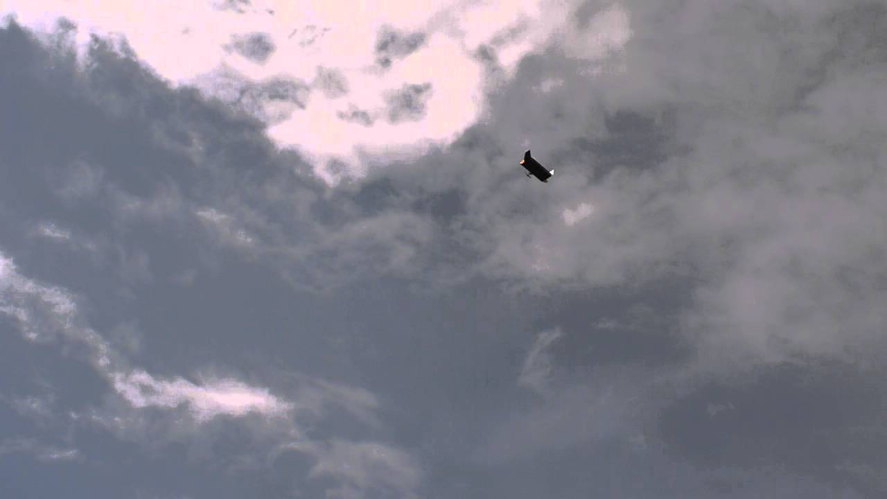 plank_3 flying wing - YouTube