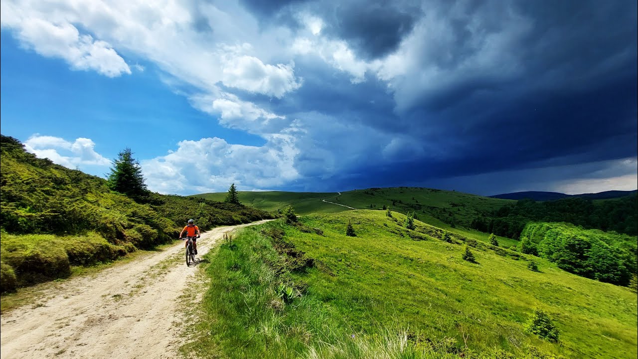 Pasul Predelus, Sloeru Marcusanu, Muntii Grhotis, Tesila - YouTube