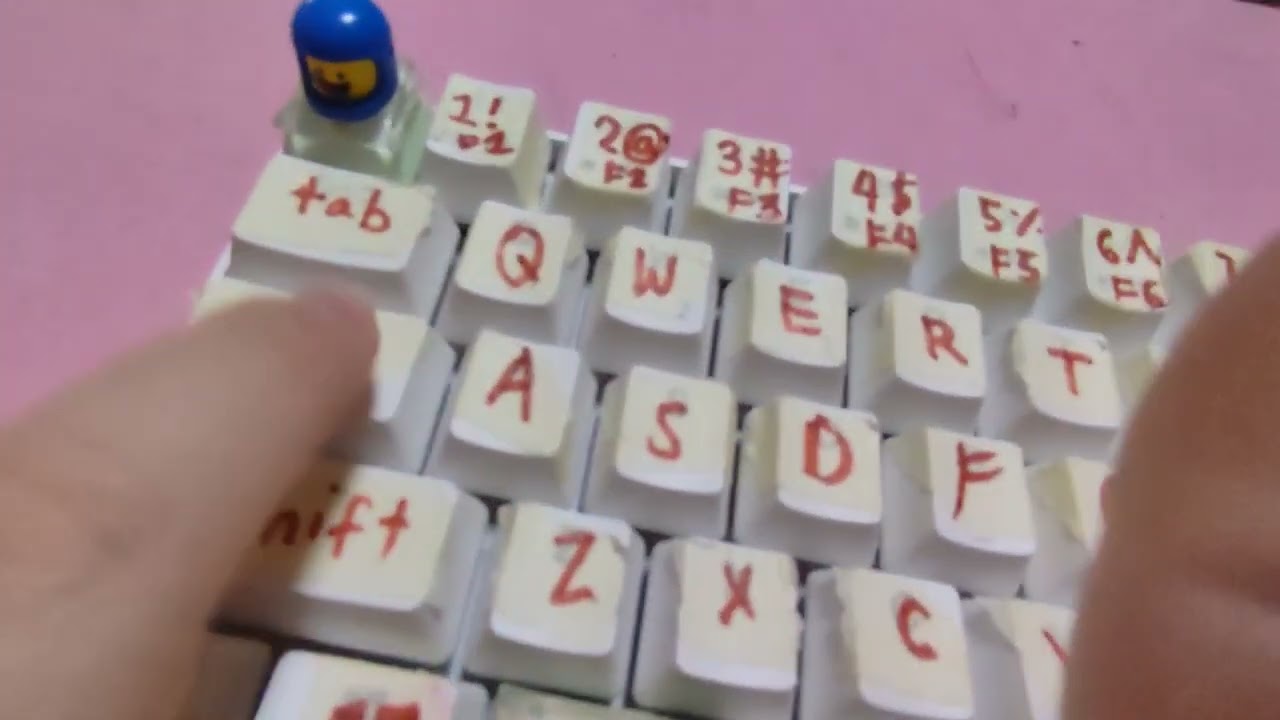 [Trash ASMR] Goofy ahh trash keyboard sounds bad-goodish? - YouTube