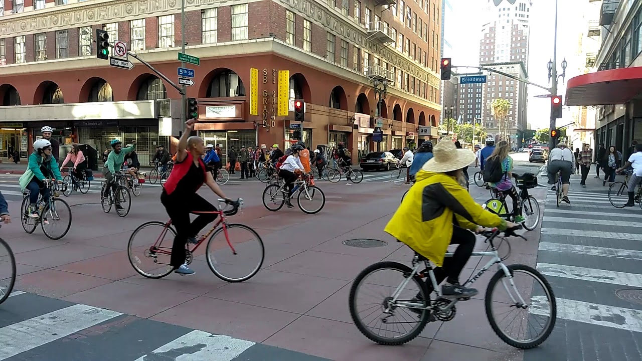 Bike protesters stop traffic in DTLA... - YouTube