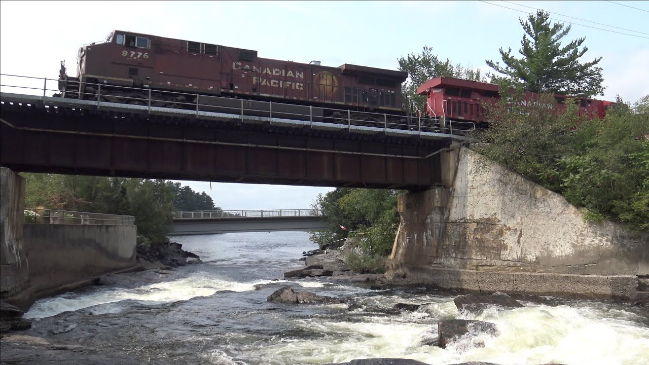 ULTRA HD! CP 9776 at Bala (31AUG2015) - YouTube