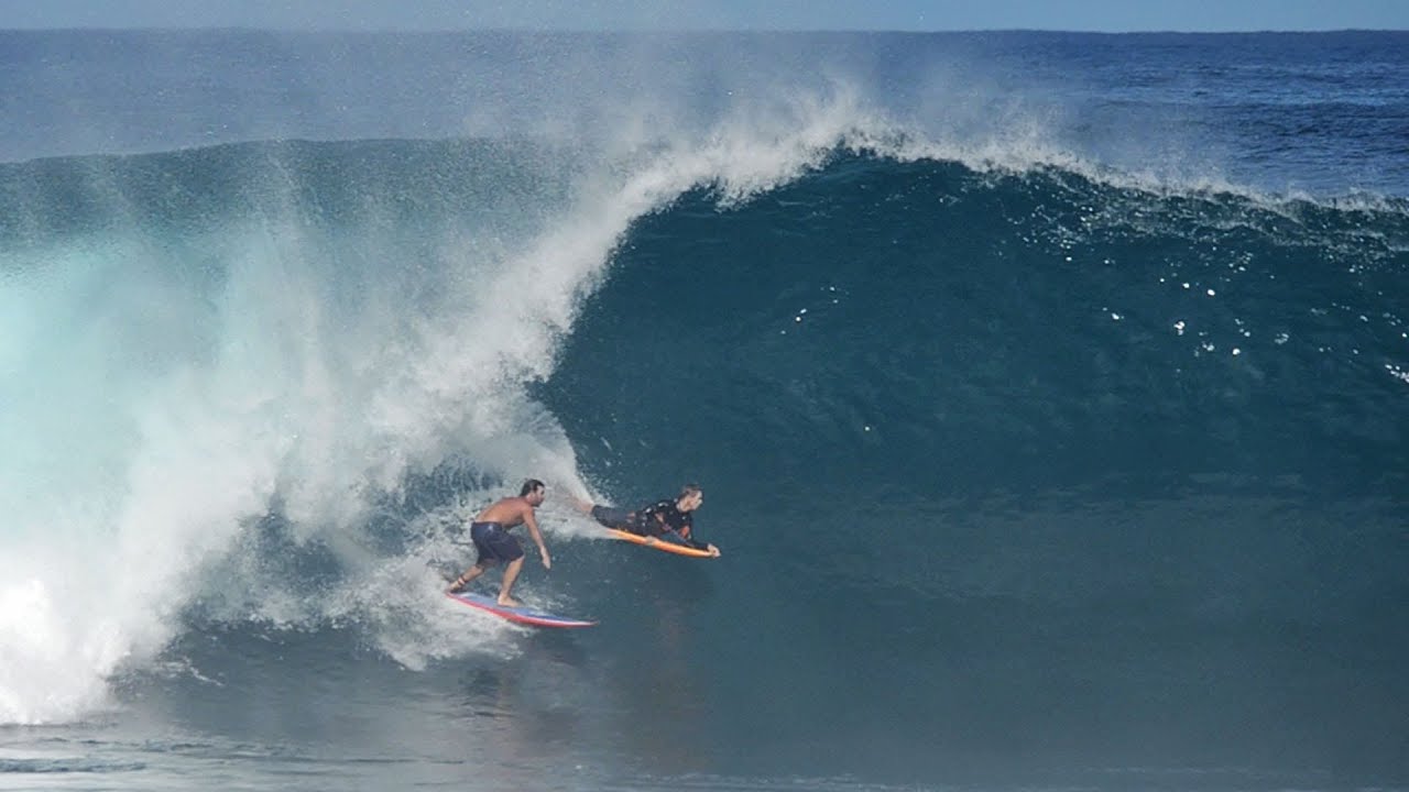 Rodrigo Koxa Shares a Tube at Pipeline - YouTube