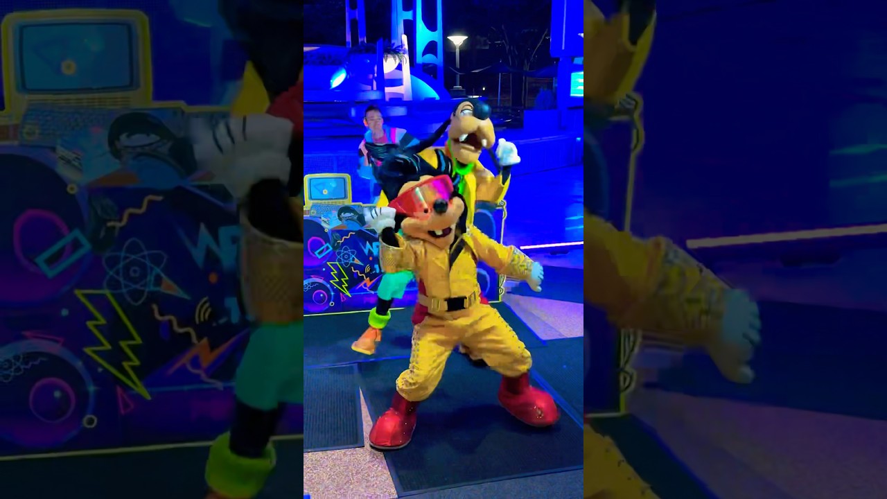 Goofy & Max gettin down! #disney #dance #90s #90smusic #live #fun # ...