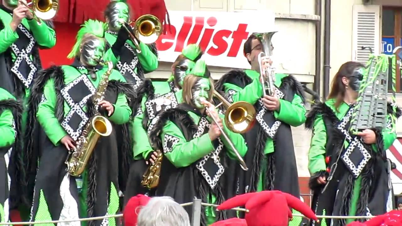 D : 26 Un groupe de Guggen au Carnaval de Monthey, Valais, Suisse - YouTube