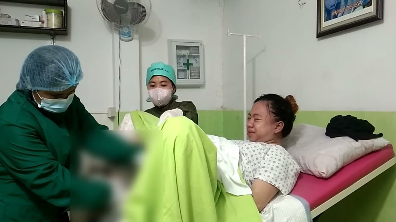 Giving Birth for the second time/Normal Delivery - YouTube