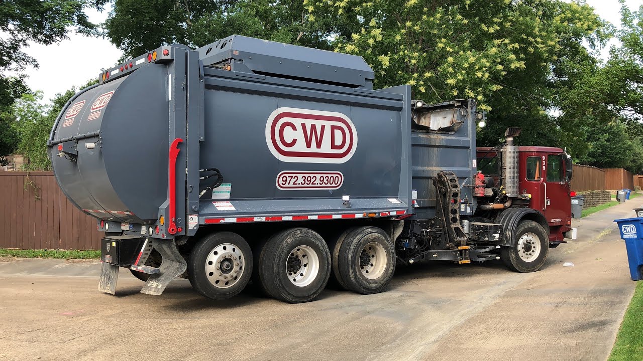 CWD: 2 McNeilus Side Loaders on Morning Recycling - YouTube