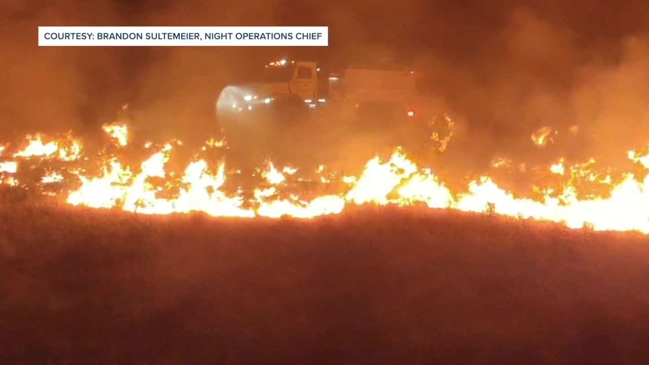 Durkee Fire in Oregon displaces many - YouTube