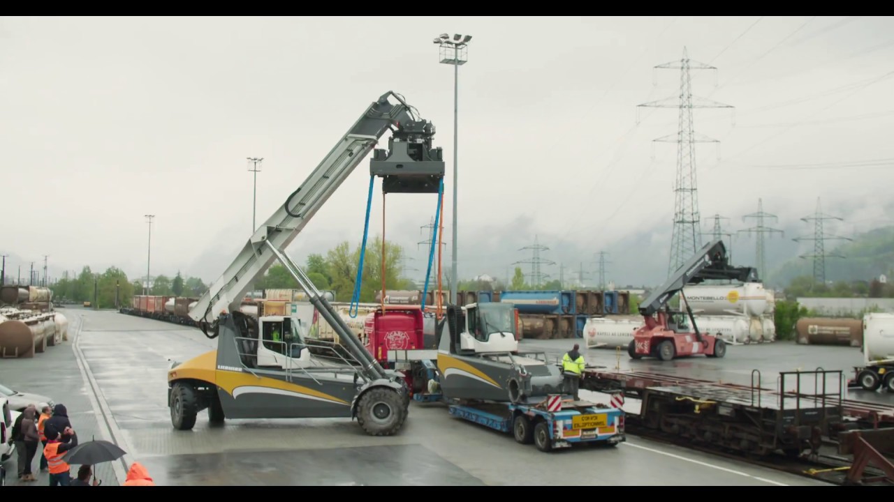 Liebherr - Reachstacker LRS 545: Rail Transportation - YouTube