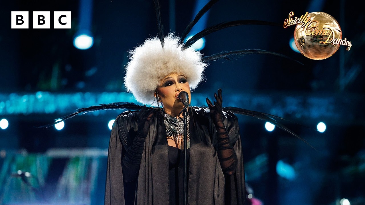 Lady Blackbird performs her song Reborn in the Strictly Ballroom 🤩 ...