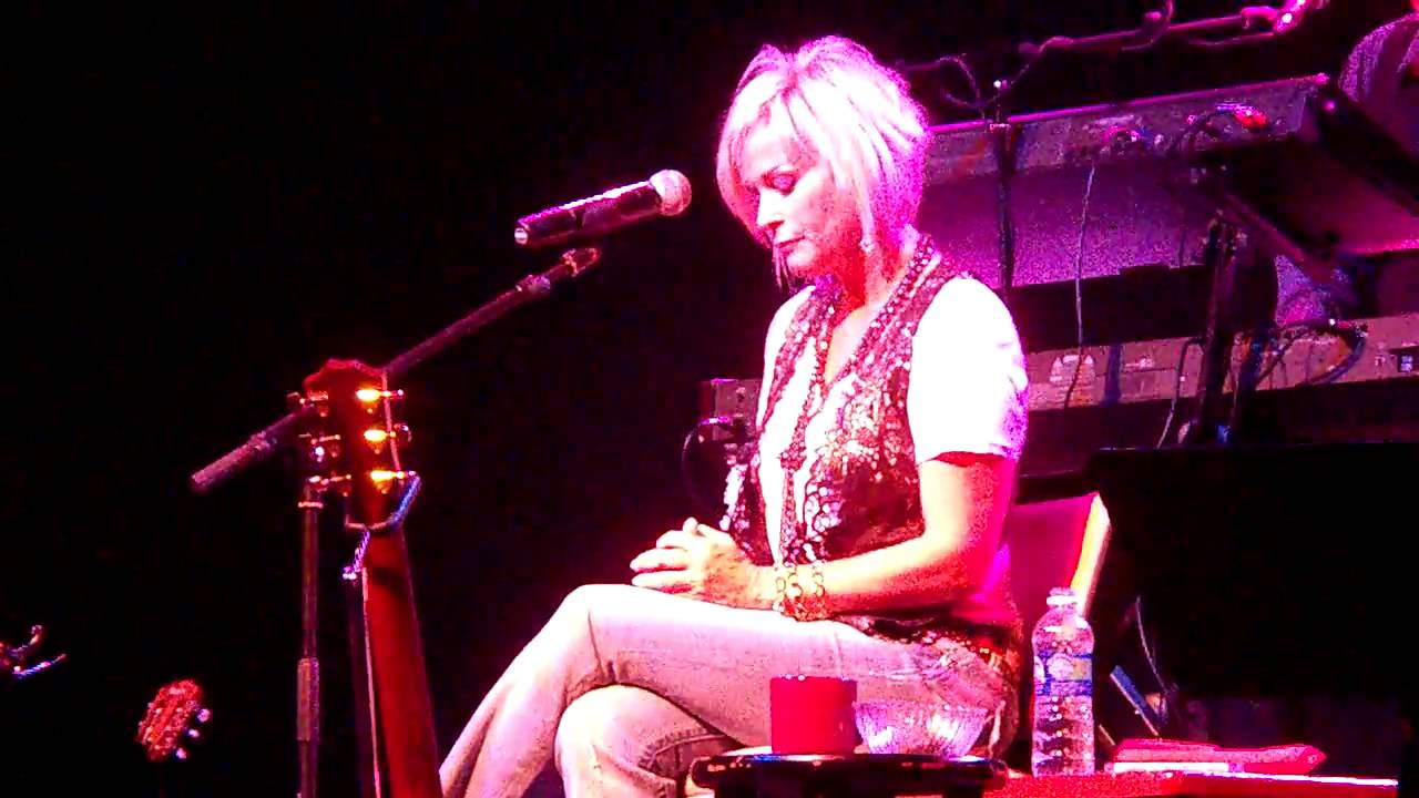 Lorrie Morgan "Something in Red" live in Oklahoma - YouTube