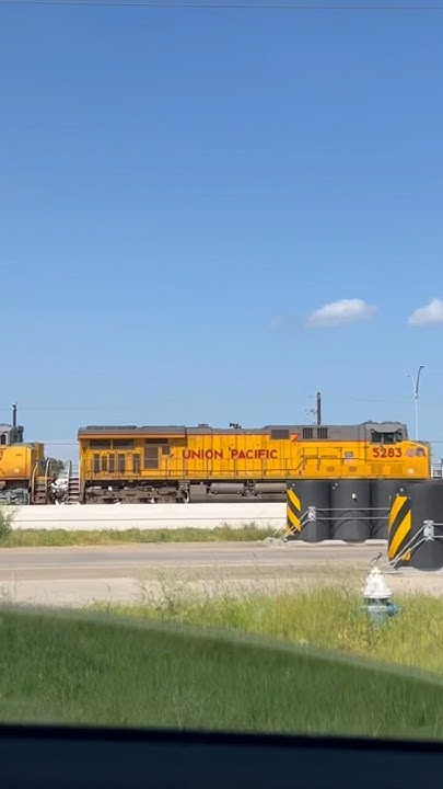 UP 5283 Paint Scheme Leads Manifest Train #unionpacific - YouTube