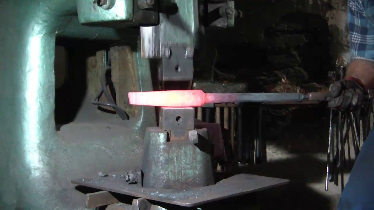 Forging an Axe Drift - YouTube
