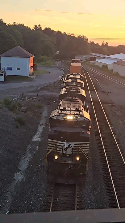 Extremely short NS Intermodal entering the Gallitzin Tunnel #train - YouTube