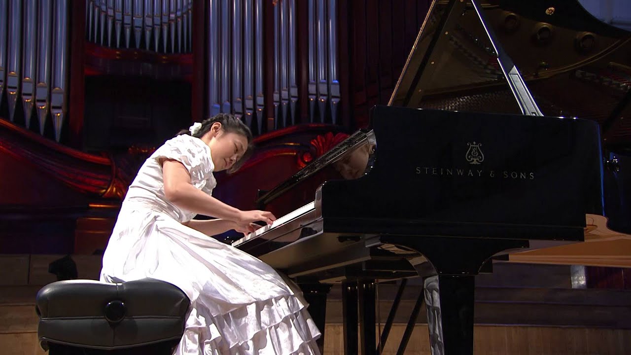 Fei-Fei Dong – Etude in C major, Op. 10 No. 1 (first stage, 2010) - YouTube