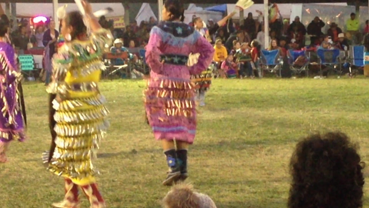 Crow Agency Pow-wow 2018 - Womens Jingle Sidestep - YouTube
