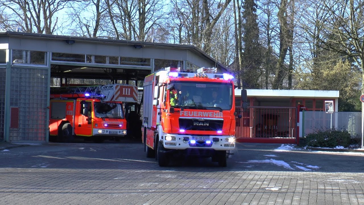 Einsatzfahrten an der Feuer- und Rettungswache 3 der BF Solingen - YouTube