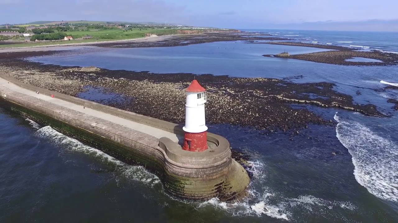Berwick Lighthouse in Northumberland - YouTube