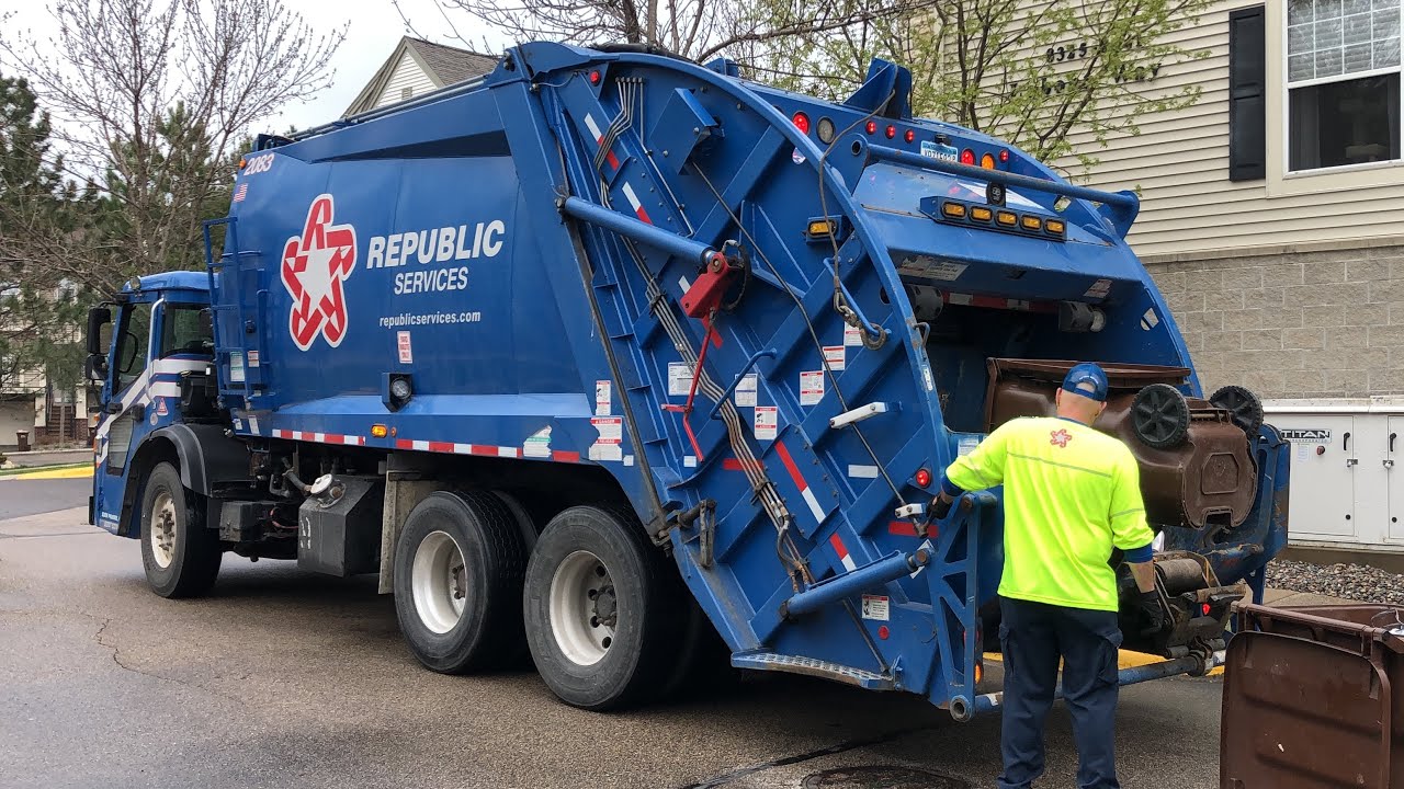 Republic Mack LR McNeilus RL Garbage Truck - YouTube