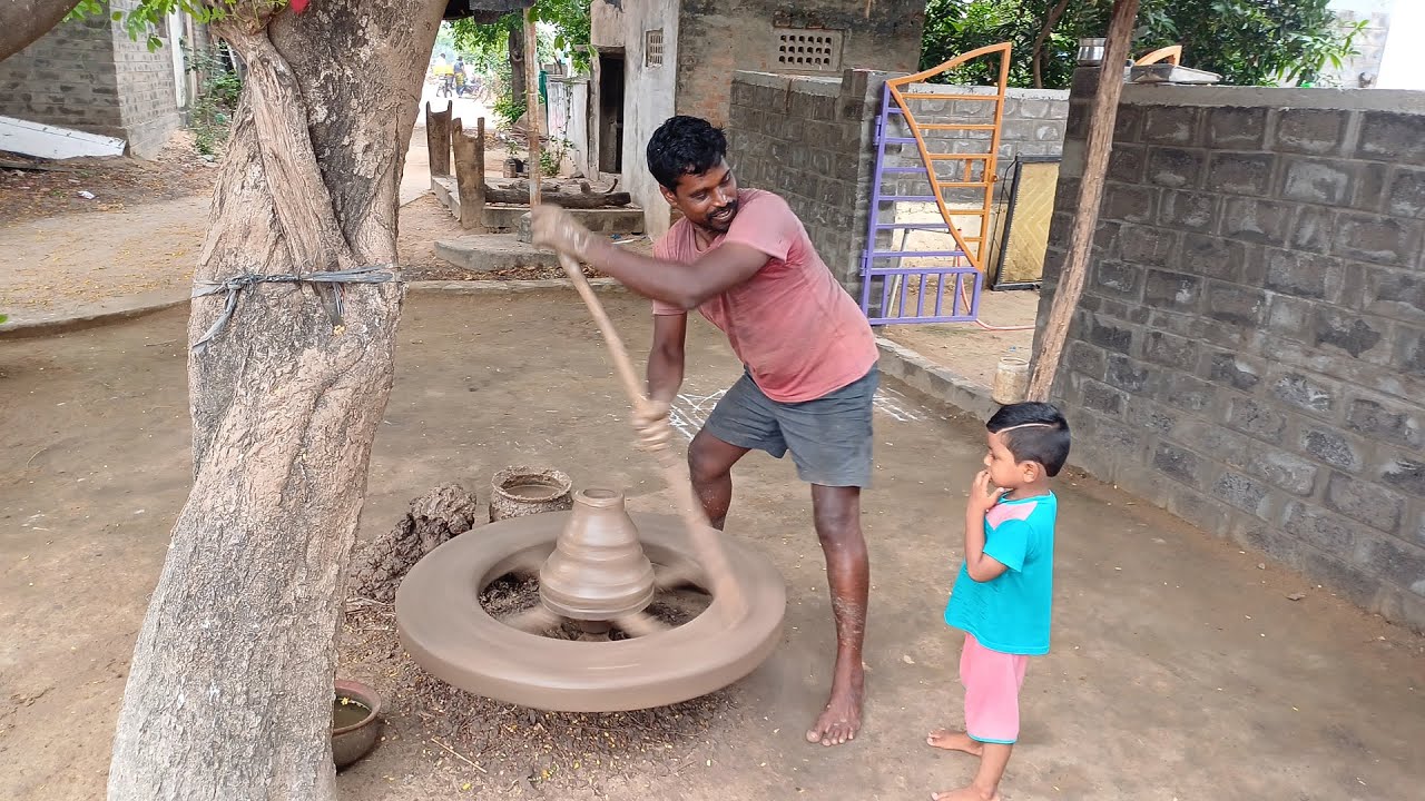 Make Your Own Clay Pot using Primitive Tech! - YouTube