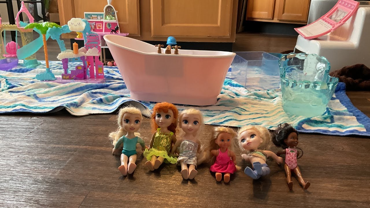 Elsa and Anna Toddlers Play at their Indoor Waterpark! - YouTube