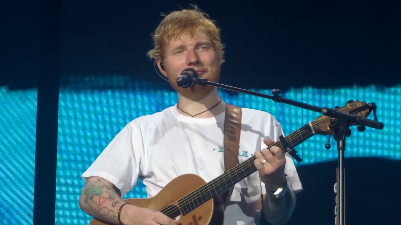 Hearts Don’t Break Around Here - Ed Sheeran 26/08/19 - YouTube