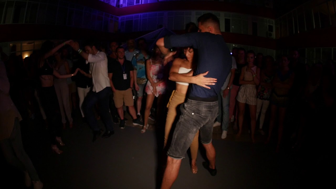 Miroslav Ivanov & Sara Panero - Bachata Social Dance [SSF 2019] - YouTube