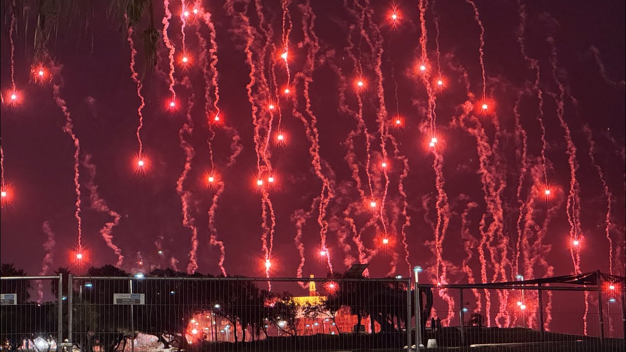 Ultras Hapoel - 25 YEARS PYRO SHOW - YouTube