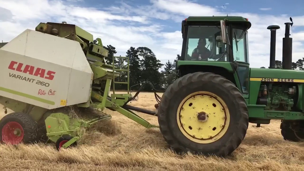 John Deere 4440, 4450 & 4455 Baling - YouTube