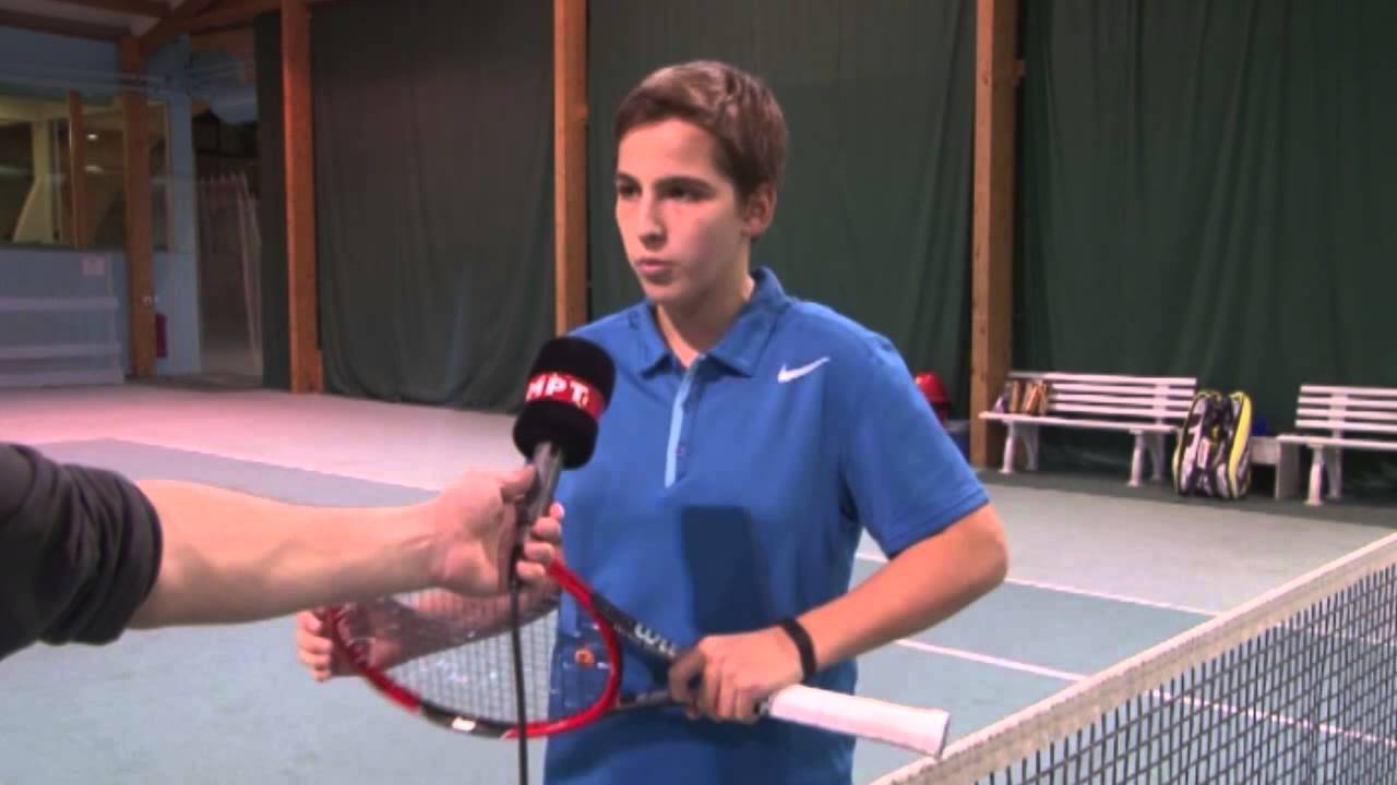 FLAMUR SELMANI - NJE DJALOSH I CILI PO PUSHTON TERENET SPORTIVE - YouTube