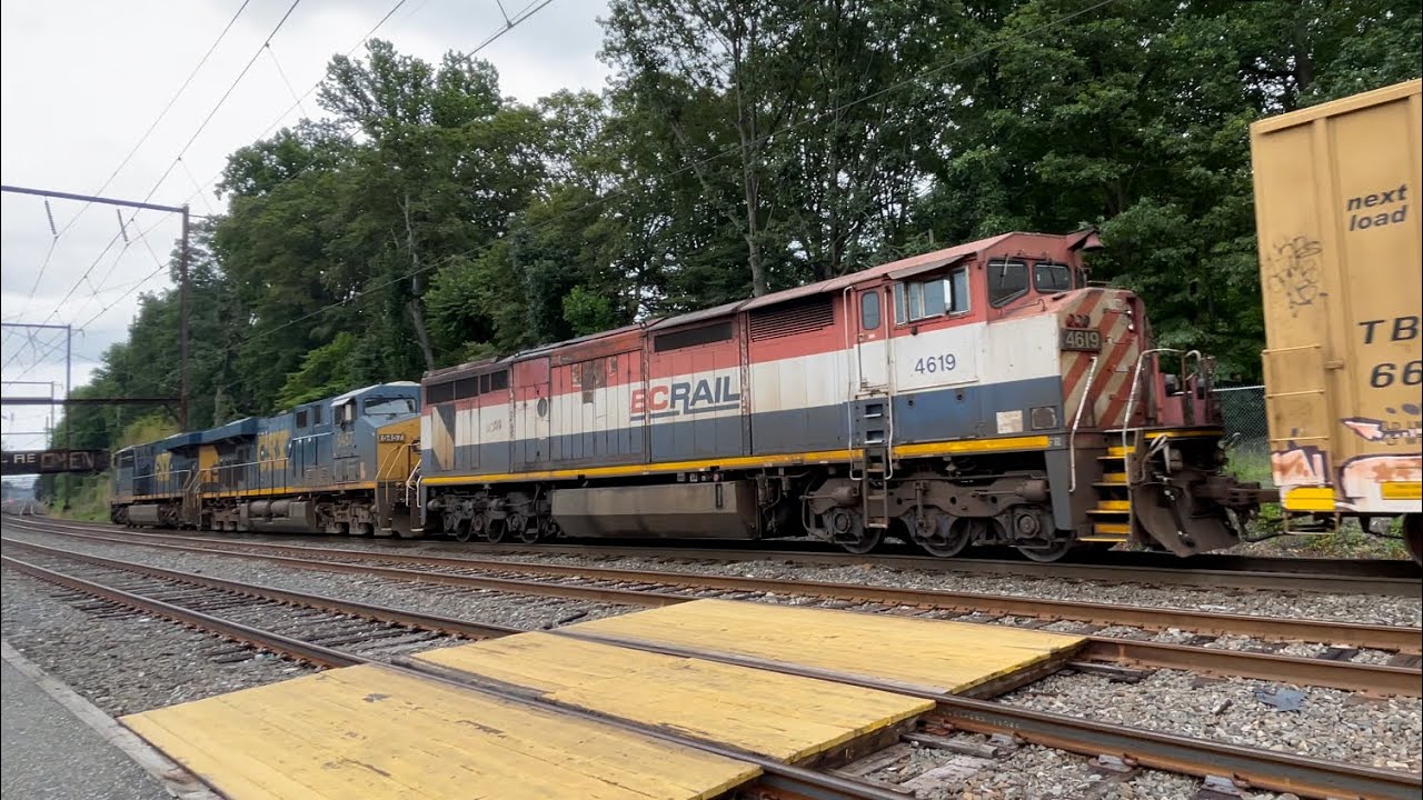 Q410 rolls through Woodburne with BCOL 4619 trailing! - YouTube