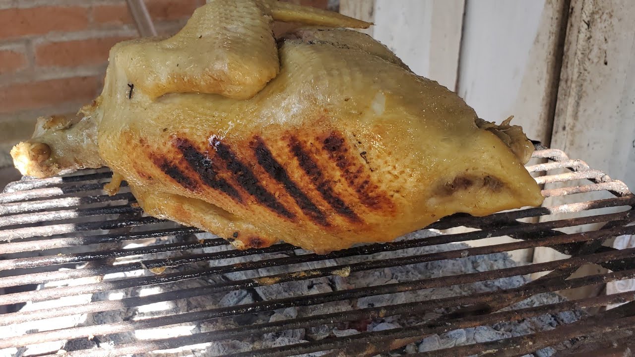 Disfrutando una rica gallina asada con mis princesitas - YouTube