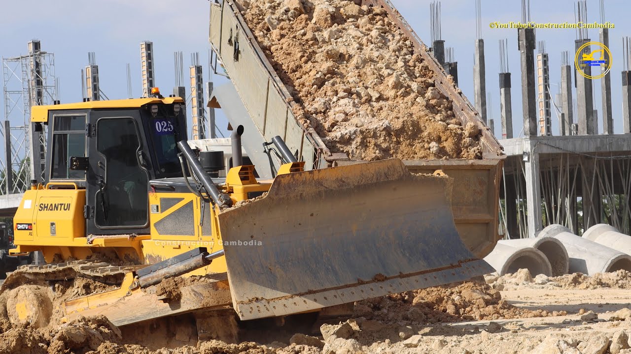 STRONG MOVING SOIL WITH SHANTUI DH17U-B2 XL Bulldozer | Dump Trucks ...