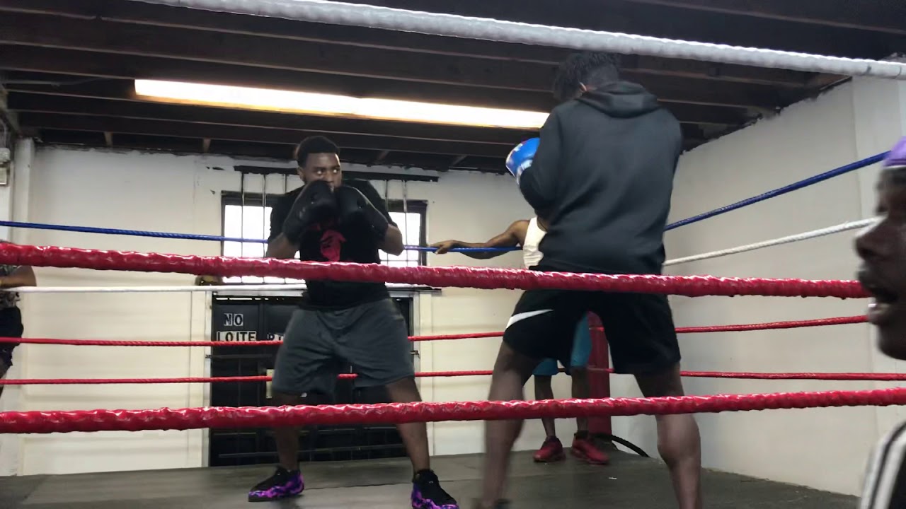 Brodrick Brown Boxing throw a knock down - YouTube