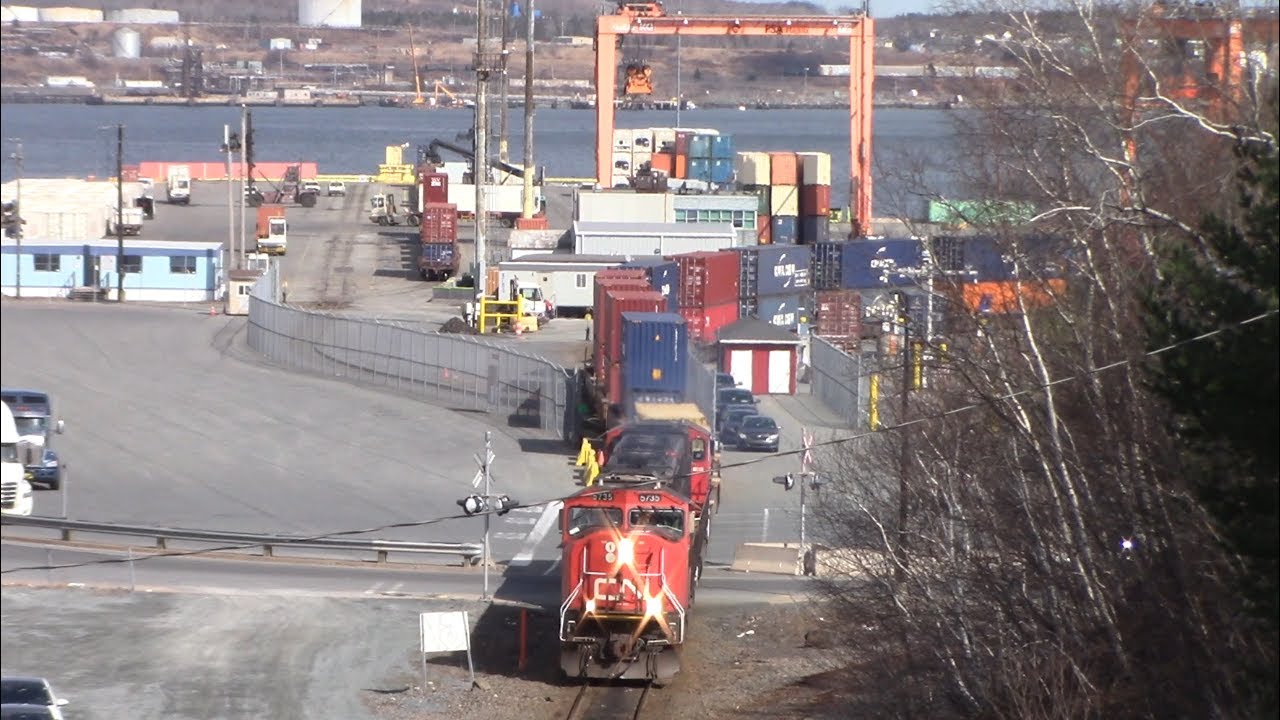 EMD SD75I Pair Working Local Trian 519 at Halifax Ocean Terminal & PSA ...