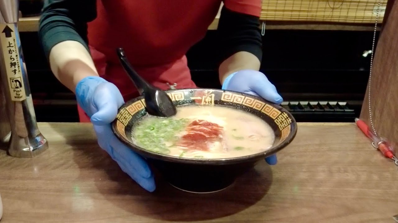 An isolated space! Vending machine ramen restaurant in JAPAN - YouTube