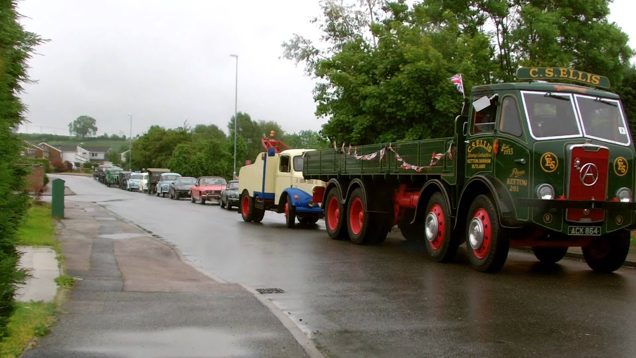 Rothwell Fair Classic Vehicle Parade - YouTube