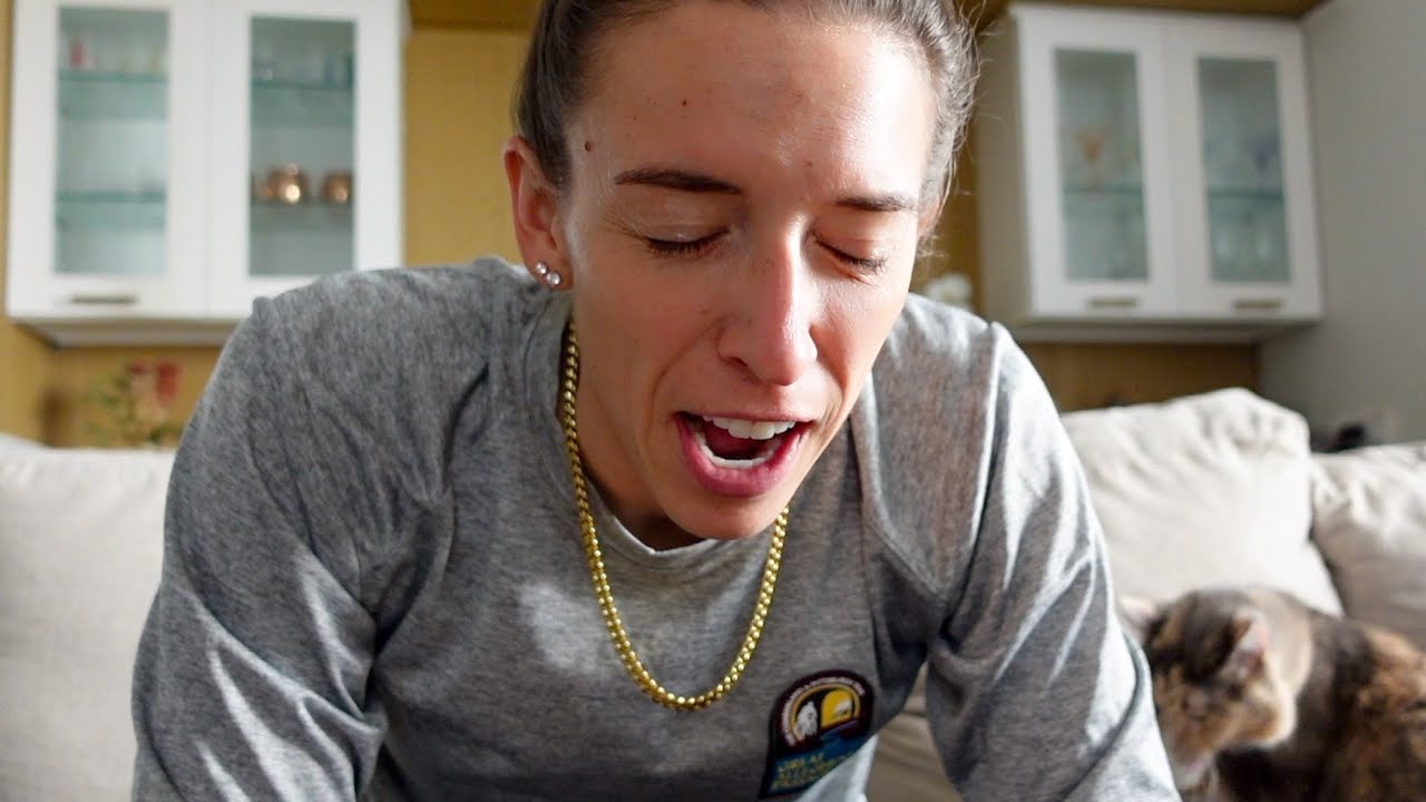 Weird Stomach Cramping - Vlogmas Day 39 - YouTube