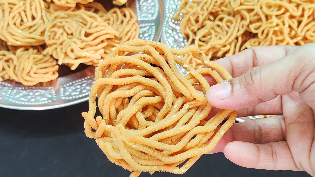 Soft and Crispy Snack👌🏻ll Make delicious Chakraalu / Riceflour Snack ...