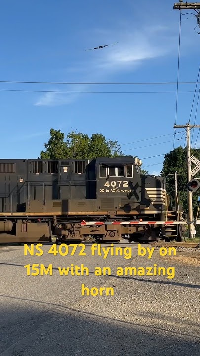 NS 4072 has an amazing horn #locomotive #railway #railfaning #railroad #railfan #train - YouTube