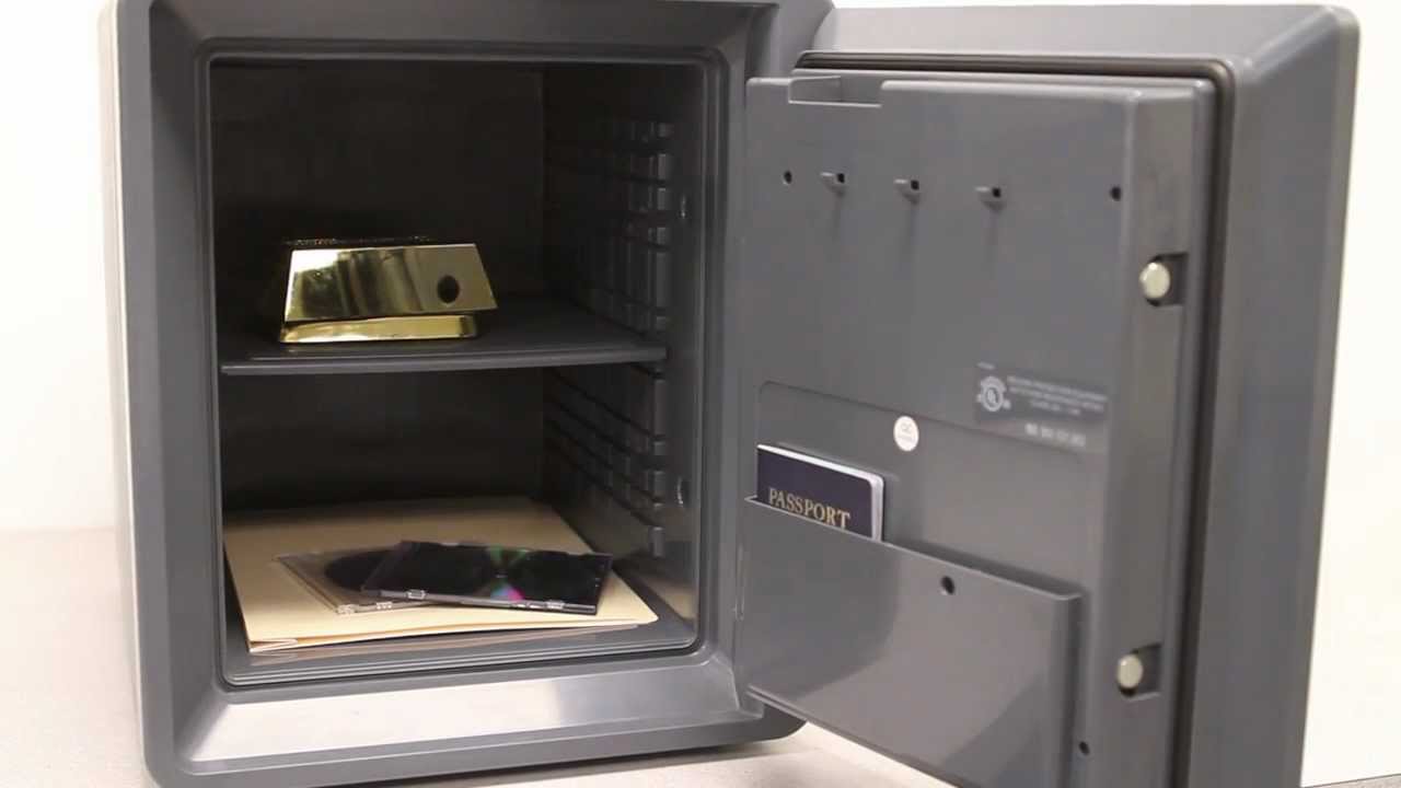 First Alert 2087F Fire, Water & Theft Combination Safe - YouTube