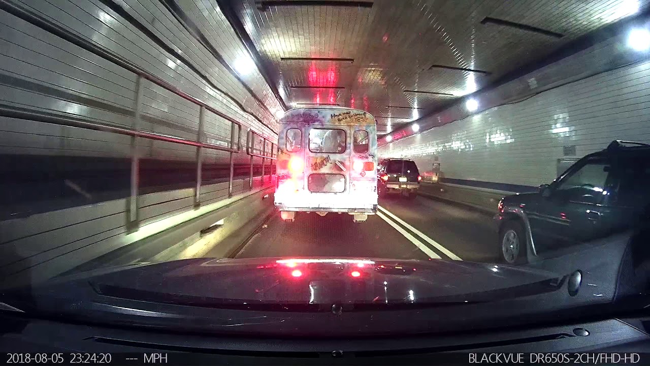 NaNach Hasidic Jewish Party Bus in the Lincoln Tunnel - YouTube