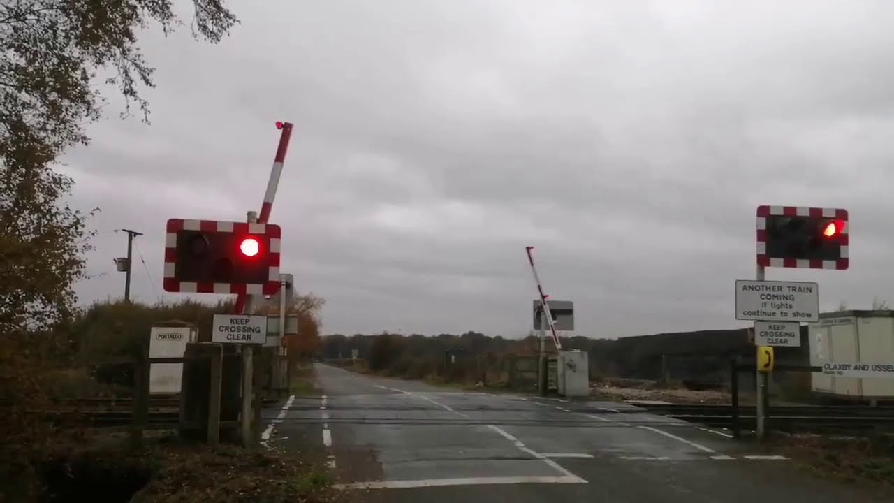 Claxby & Usselby Level Crossing (01/11/2019) - YouTube