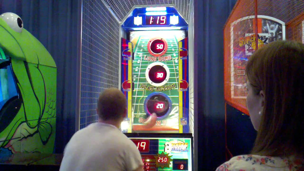 Dave & Busters Football Champ - YouTube