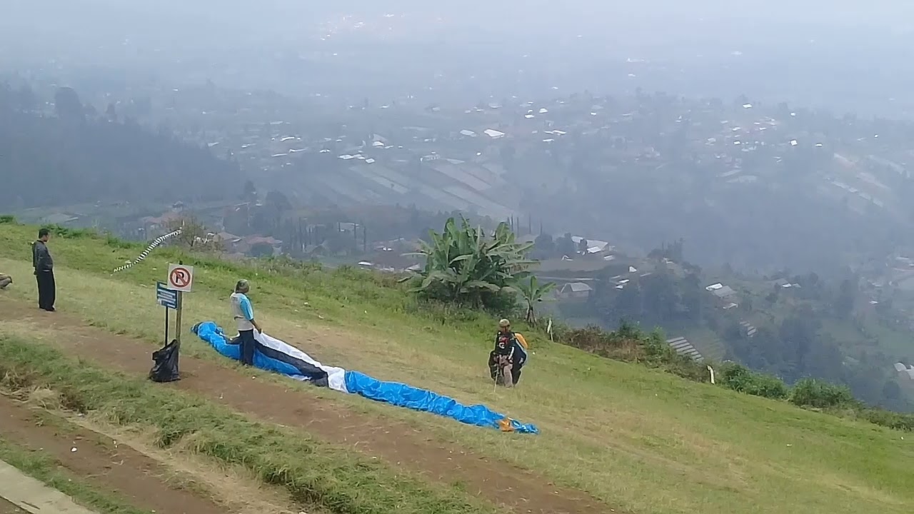 Paralayang kemuning - YouTube