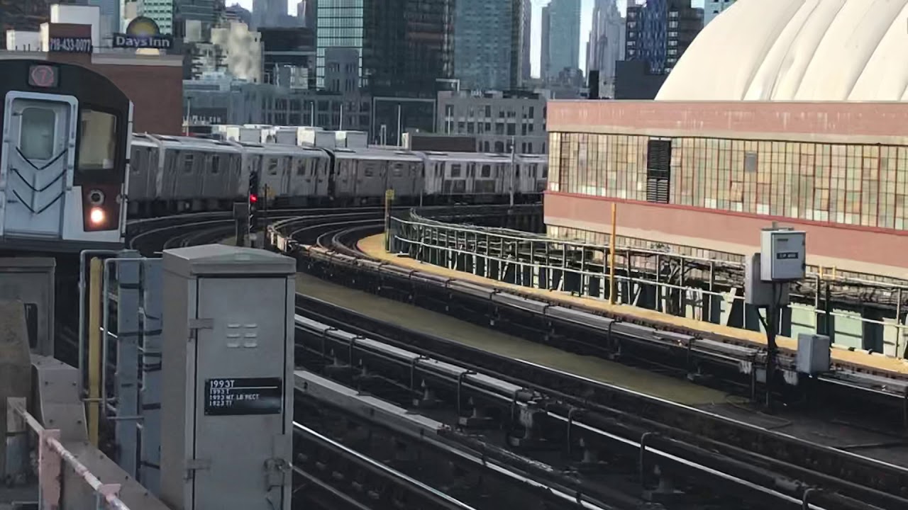 R188 (7) Train entering 33rd St/Rawson St - YouTube