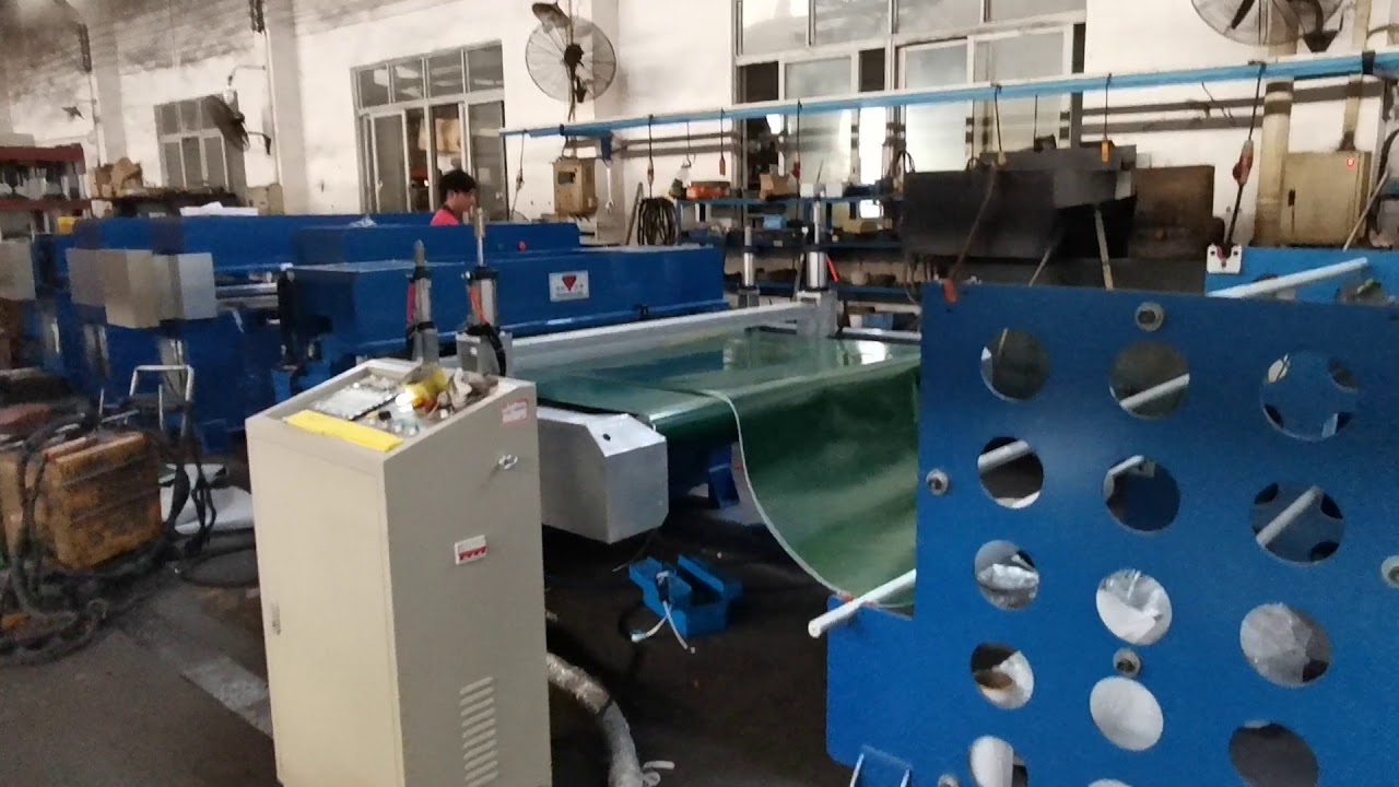 Automatic roller feeding hydraulic cutting machine - YouTube