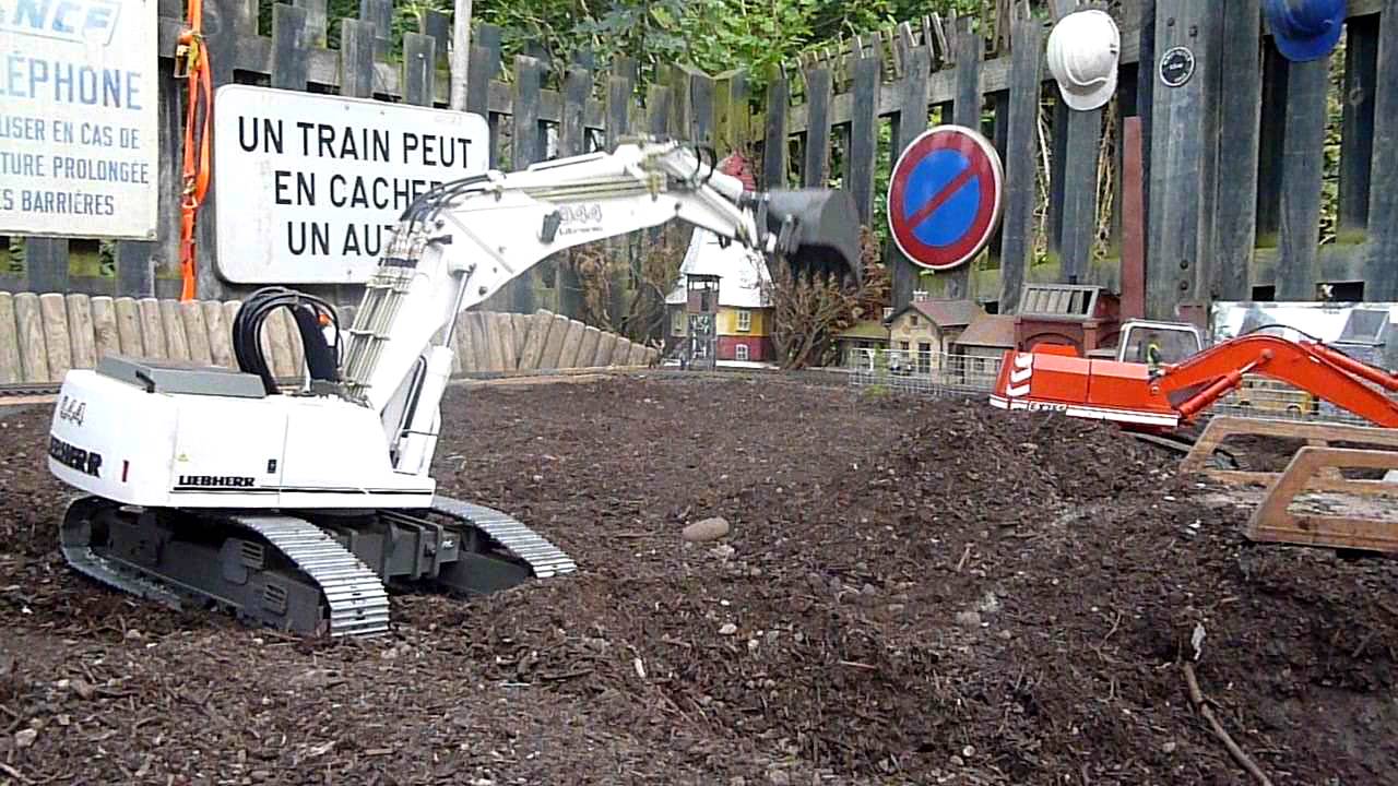 Liebherr 944 and damitz - YouTube