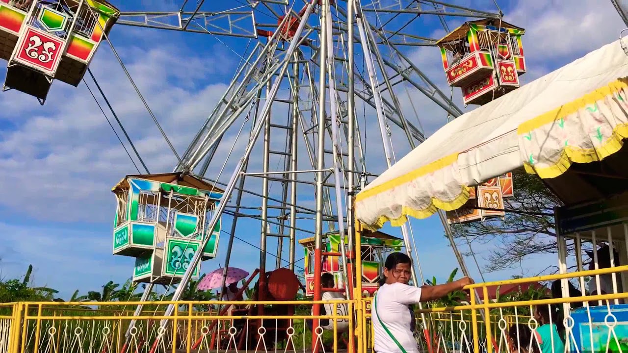 The Fastest Ferris Wheel - YouTube