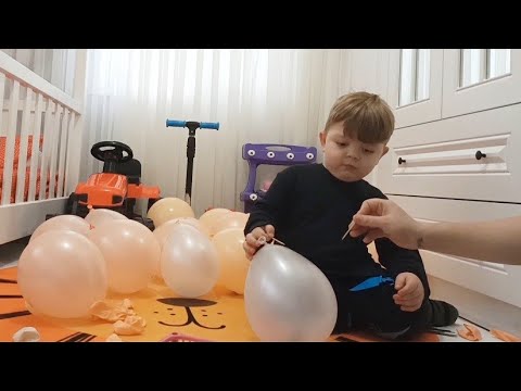 Balonların içinden supriz şeker çıktı. eğlenceli balon patlatma videoları. fun kids videos